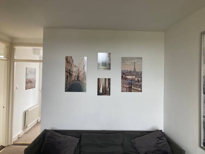 Tranquil Apartment
Super Location
Direct 2 Airport - ダブリン