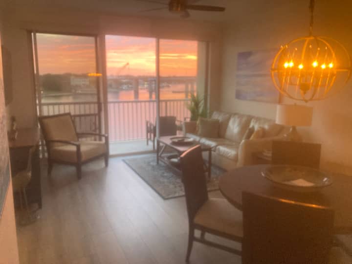 Palm Court Sunset, Walk To Beach - Fort Walton Beach, FL