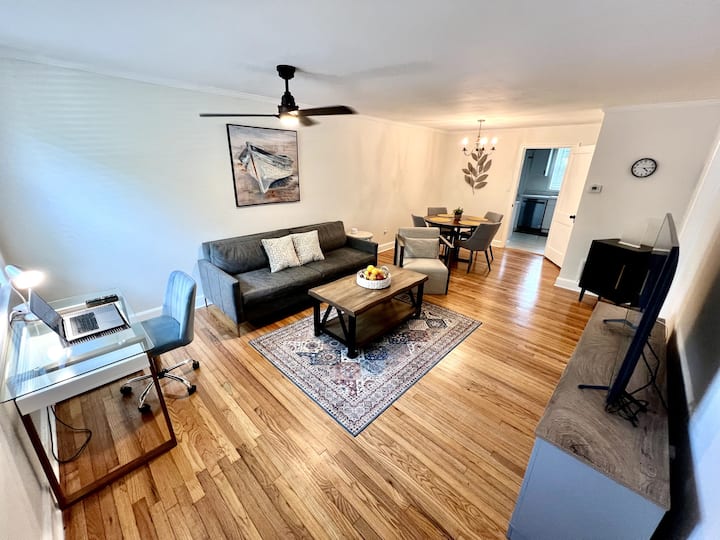 Central Pet Friendly Duplex - Savannah, GA