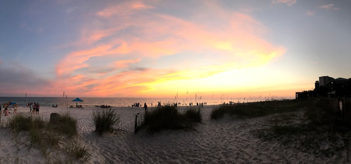 Beach Dreams W/ Golf Cart Rental & Kid's Play Room - Panama City Beach, FL