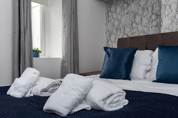 Contractor Room • Kitchen • Central Spot - Aberavon Beach