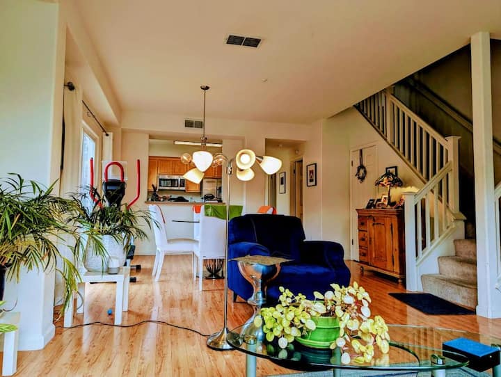 Master Bedroom In Hamilton - Novato, CA