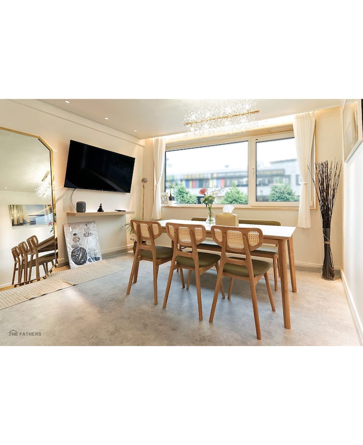 'The Fathers Seoul#1' Central Seoul Tour Spots. - South Korea