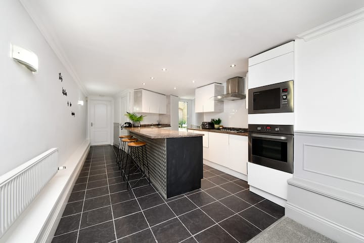 Apartment - Leigh On Sea - 5 Mins From The Beach - Southend-on-Sea