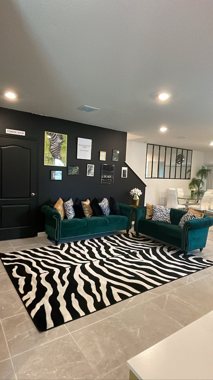Serene Jungle Oasis 3bd/2.5ba W/patio & Lake View - Jacksonville, FL