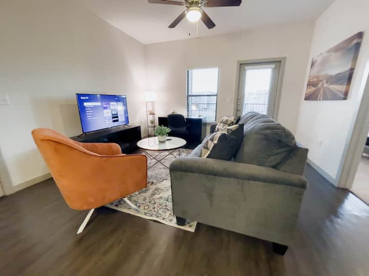 Stylish Apt! Renovated & Ready - Kingsville, TX