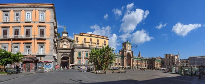 Q-house, Welcome In Na! - Naples