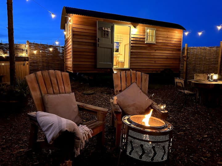 Nuthatch Luxury Shepherd's Hut On Private Estate - Berkshire