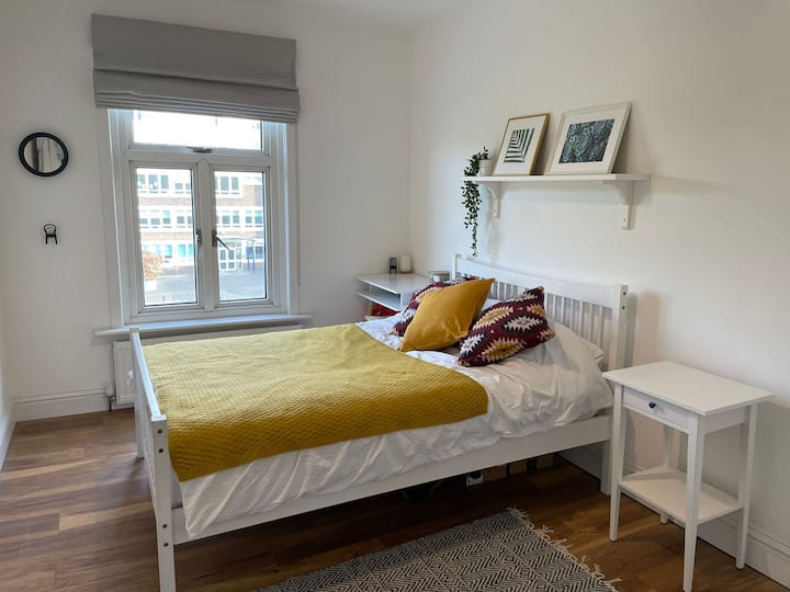 Lovely Apartment With Terrace - London