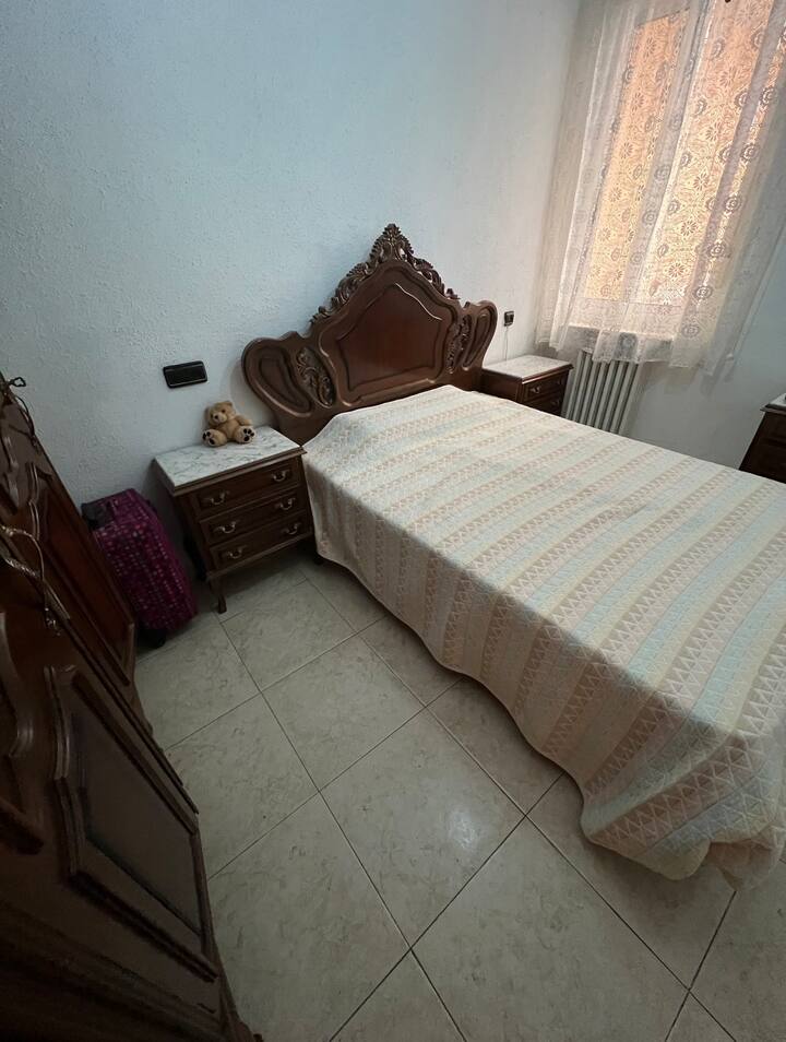 Habitación Doble Cerca De Estaciones - León, Spain