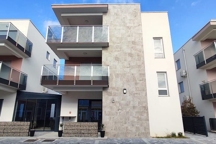Island Luxury House - Nin