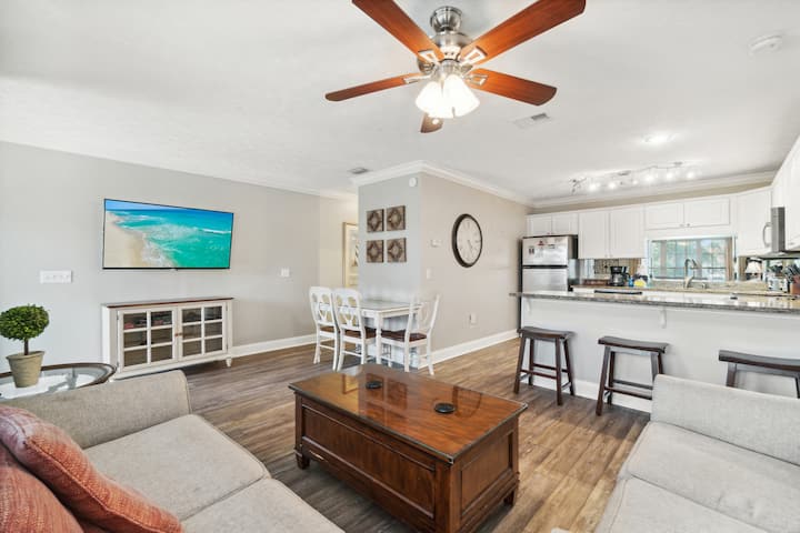 Seaspray Hideaway Sleeps 8 Pools Beach Access - Panama City Beach, FL