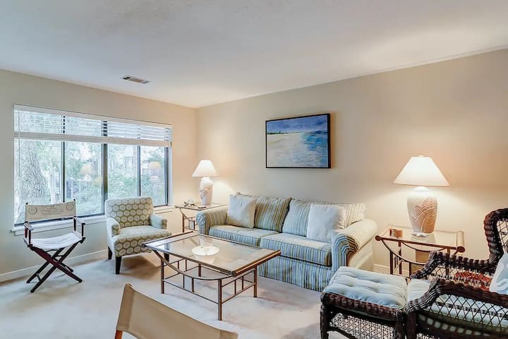 King Bed - Walk To Coligny Beach And Park - Hilton Head Island, SC