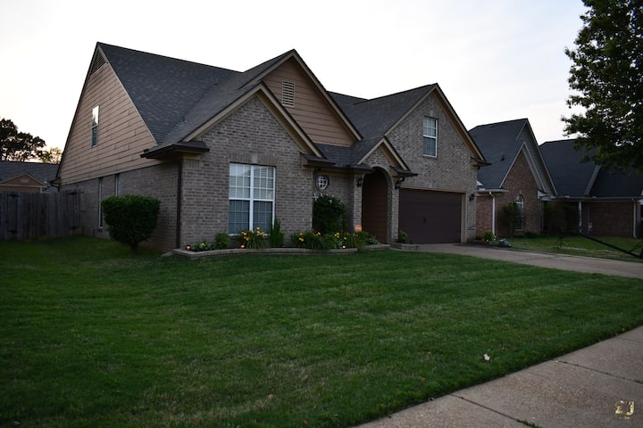 Southern Charm Near Silo Square - Southaven, MS