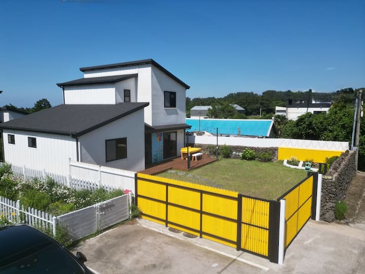 제주애월,노랑제주  2층 단독주택,개인 마당,기본2~4인 최대8인,재방문시 2만원 할인. - Jeju