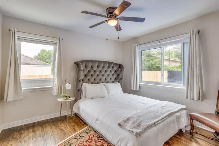 Walk To Wesley! Central Stay + Bikes & Pickle Ball - Wichita, KS