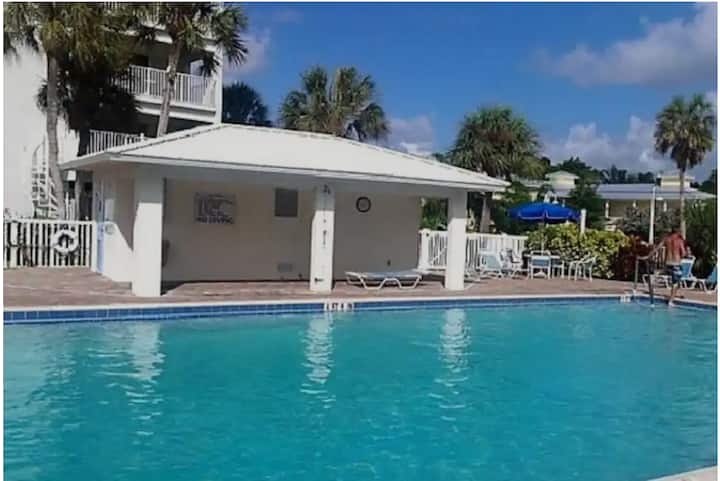 New Luxury Unit Steps From The Ocean In Siesta Key - Siesta Key, FL