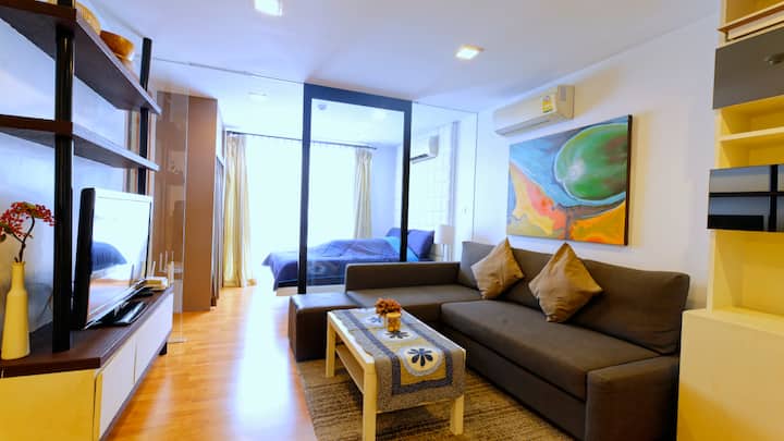 1 Bedroom Sukhumvit 16, Asoke. - Bangkok
