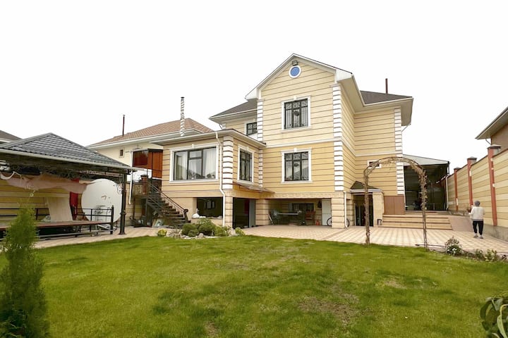 Сдаётся  вилла с хорошим свежим ремонтом - Bishkek