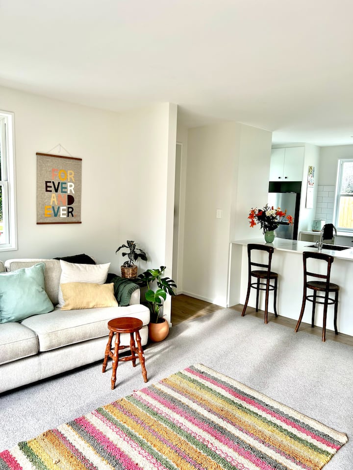 New, Bright & Fun Townhouse Close To The Cbd - Christchurch