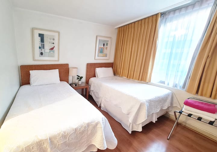 Metro El Golf Para 5 Personas, Piscina, Comercios - Las Condes