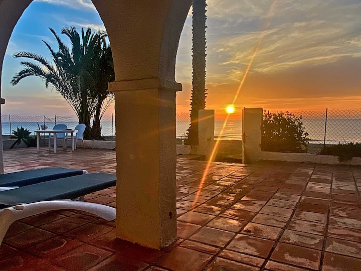 3 Bedroom 2 Bathroom Frontline Villa Mojacar Playa - Mojácar