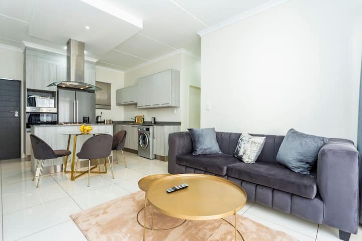 Modern 2-bedroom Apartment - Midrand