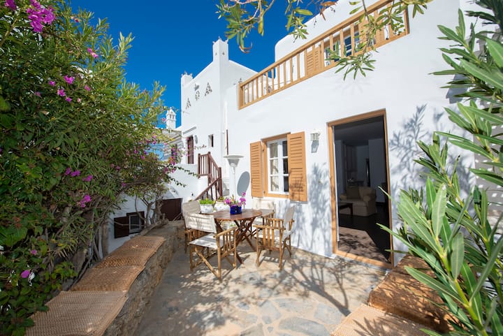 Quiet One Bedroom Mykonos Town Apartment With Pool - Mykonos