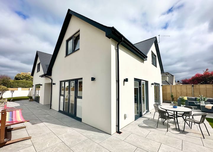 Mudeford, Sleeps 9, Games Room, Snug & Hot Tub! - Mudeford