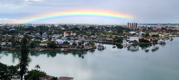 Gorgeous On Water Million $ View 3 Month Min/6 Max - St. Pete Beach, FL