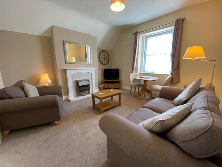 2nd Floor 1 Bed Apartment With Parking - Conwy