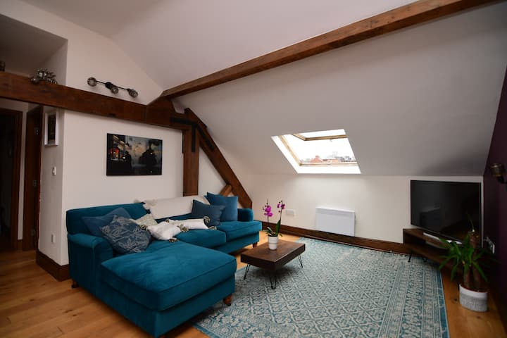 Loveyork | Penthouse Riverside Apt | Free Parking - York