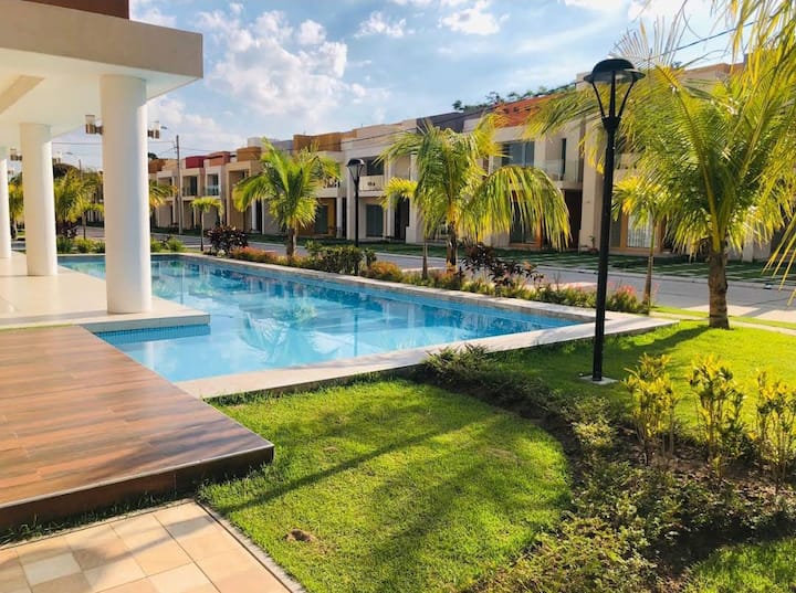 Acogedora Casa En Condominio - Bolivia