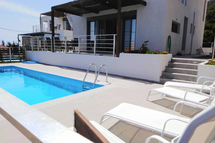Villa George Sunrise Private Pool Sleeps 6 - Kateleios