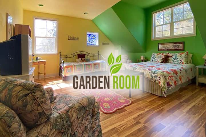 Whispering Wind - Garden Room - Monroe, WA