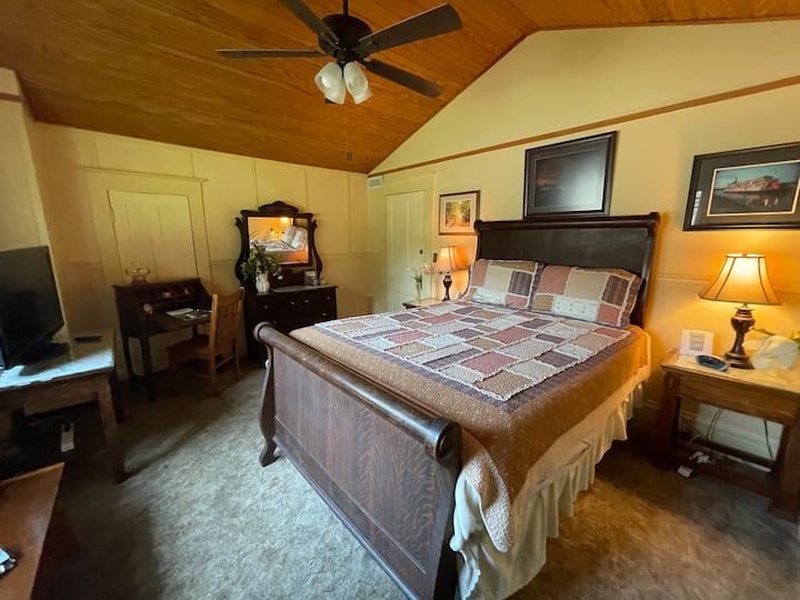 North Room - Cape Girardeau, MO