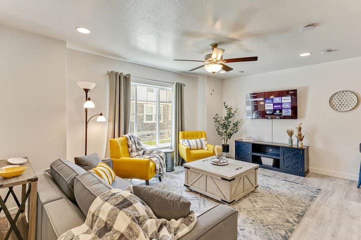 New 2023! Extended Stay! Beautiful Views! Garage! - Payson, UT