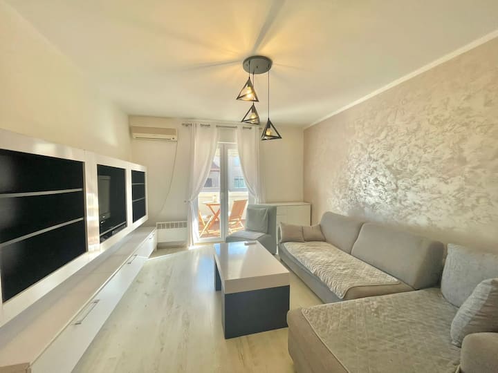 Family One Bedroom Apartment With Garden View - Budva