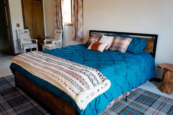 Rustic Cabin In The Woods - Lake Winnipesaukee, NH