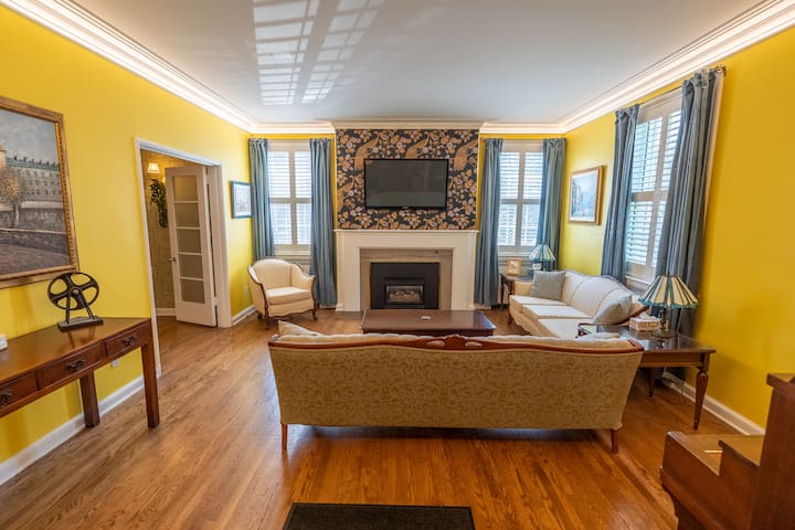 Cardinal Inn ~ Retro Room - Cornwall, ON, Canada