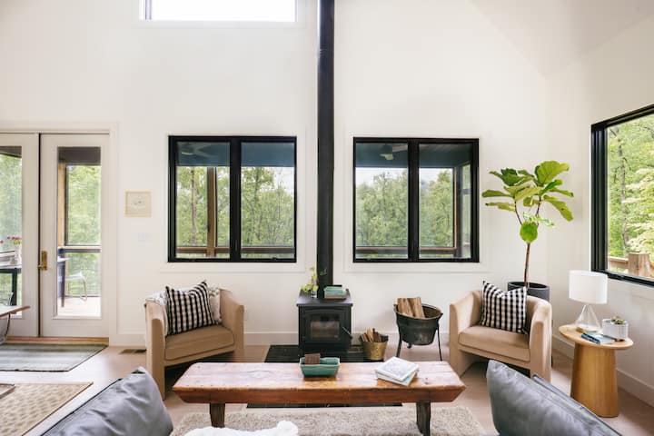 Chic Cabin: View + Heated Floors + Outdoor Shower - Townsend, TN