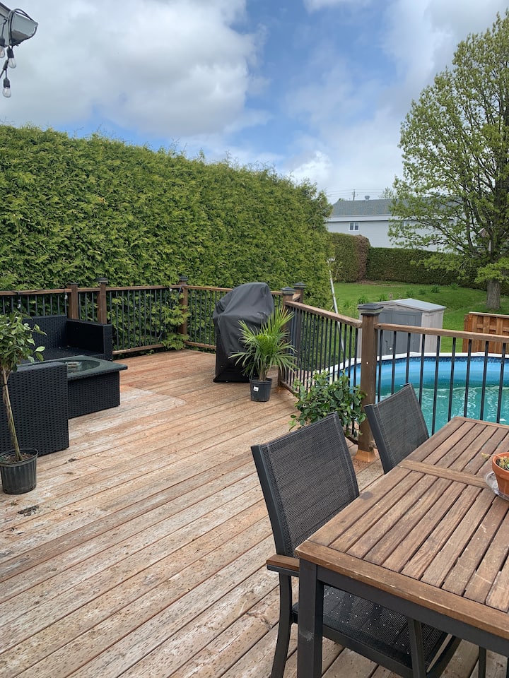 Maison à Louer Avec Piscine - Sherbrooke