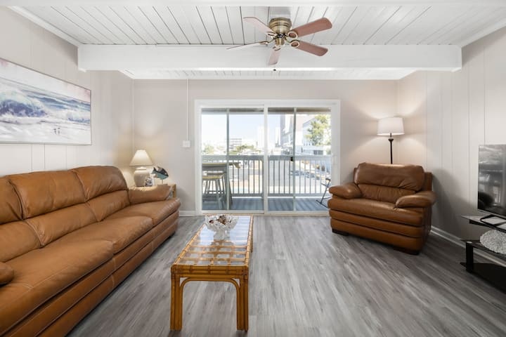 Townhouse-3 Bed-sleeps 8-boardwalk-pvt Balconies - Ocean City, MD