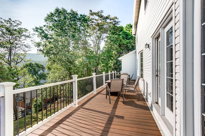 Spacious Riverview Retreat! - Harpers Ferry, WV