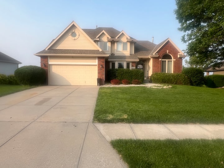 4 Br-4ba Tiburon Retreat - Gretna, NE