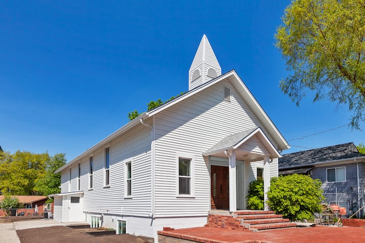 Converted Church/ King Beds/ Central Ac/modern - Coeur d'Alene, ID