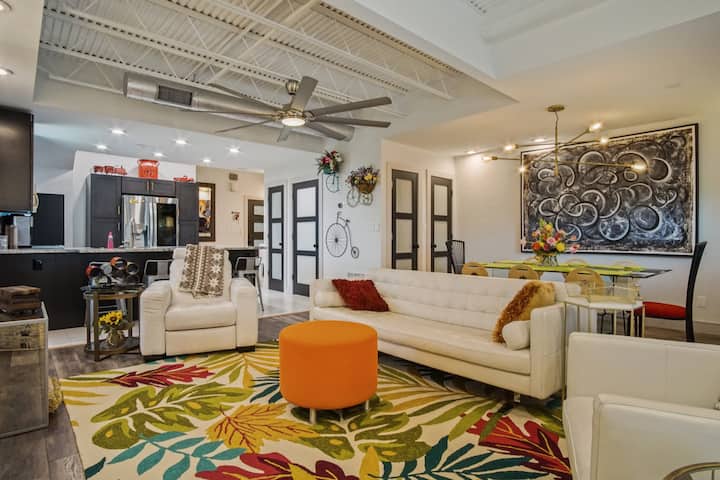Huge Magical Condo Midtown Okc W Balcony & Pool! - Oklahoma City, OK