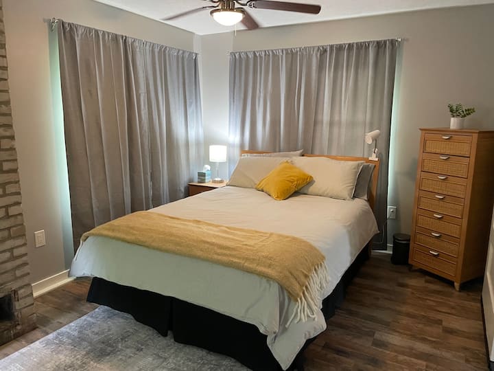 Cottage Duplex In Traverse City - East Bay Township