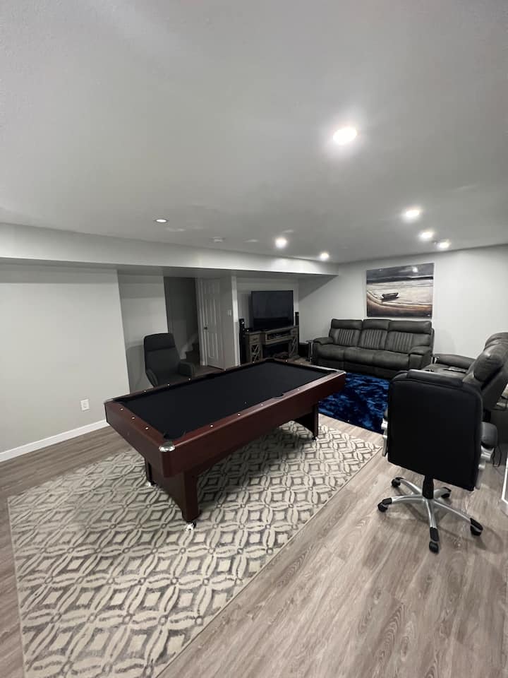 Executive Basement Suite - White City