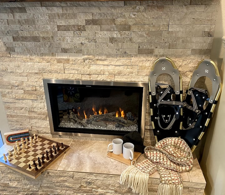 A Couples Mountain Retreat/ Chef’s Kitchen - Ski Beach, NV